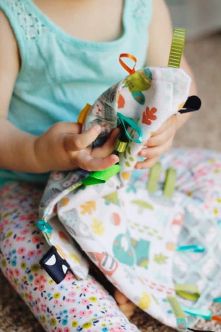 How to Make a Tag Blanket in Less Than 15 Minutes | Simple DIY