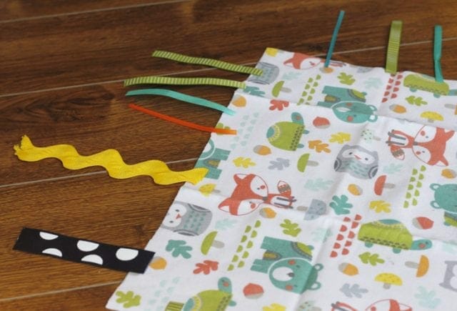 How to Make a Tag Blanket in Less Than 15 Minutes | Simple DIY