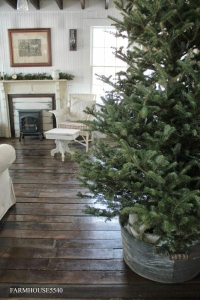 Inspiring Ideas for Minimalist Christmas Tree Decorations