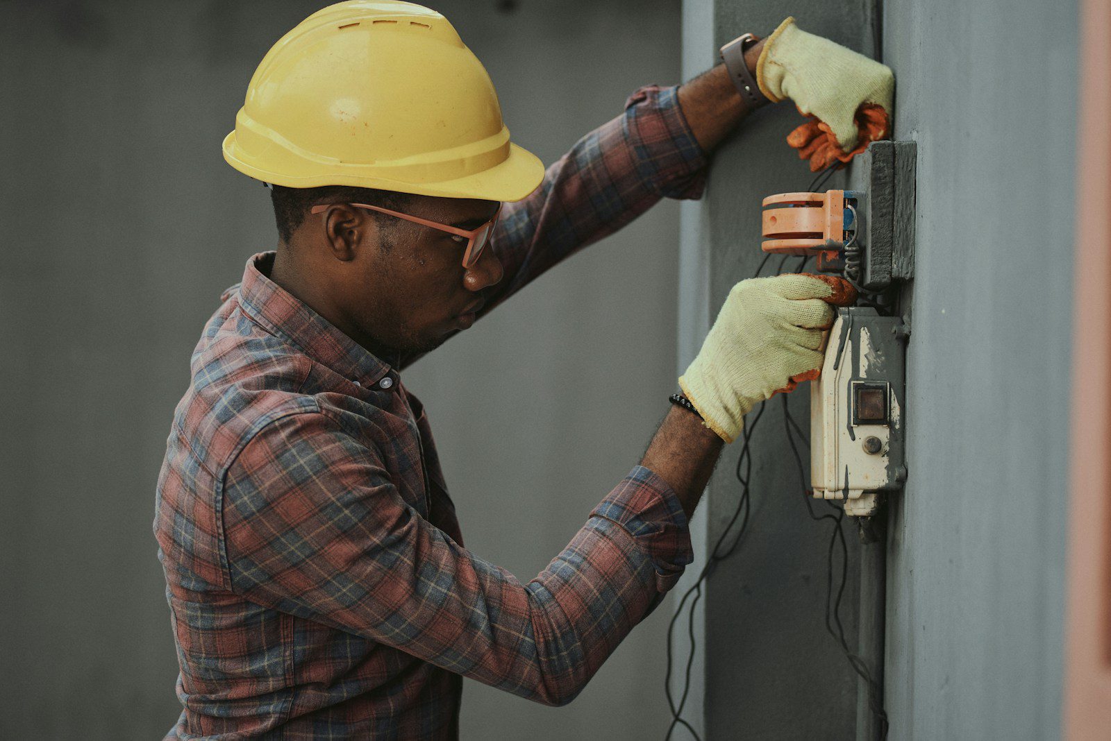 What Builders Want in an Electrical Crew Explained